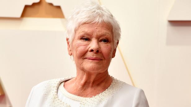 Frappée de dégénérescence maculaire, Judi Dench de plus en plus ...