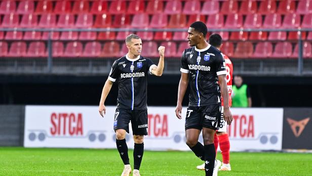 Ligue 2 Auxerre Et Guingamp Démarrent Fort Saint Étienne Et Angers