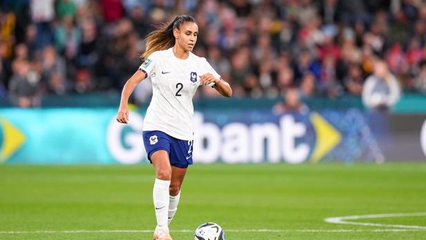 Coupe du monde féminine : la Française Maëlle Lakrar fait son retour à ...