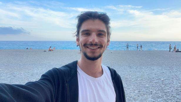 «Plus léger qu'un cahier et moins lourd qu'un prof» : Tom Obry, le ...