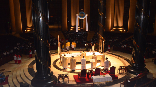 Visite de la basilique Notre-Dame-de-la-Paix de Yamoussoukro, le plus ...