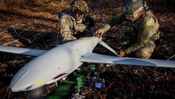 Trois Russes inculpés à New York pour exportation de composants de drones de l'armée russe