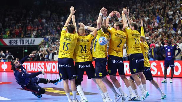 Euro de handball : l'incroyable coup franc de Prandi pour envoyer les ...