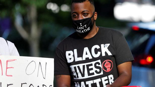 Virés du lycée pour «un blackface», ils portaient en fait un masque ...