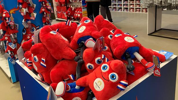 «C’est elle le symbole des Jeux» : le succès inattendu de la peluche ...