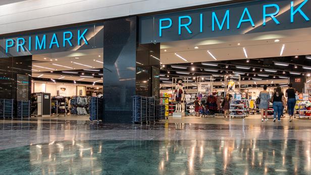 Le géant du prêt-à-porter bon marché Primark lance une collection pour ...