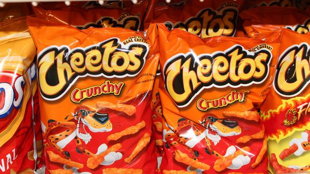 Les gâteaux apéritifs américains Cheetos arrivent en France «avec la ...