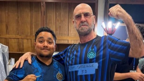 «C’est Marseille BB» : Éric Cantona s’affiche avec... Un maillot de l ...