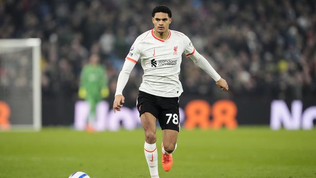 Mercato : pour 40 millions d’euros , Jarell Quansah quitte Liverpool ...