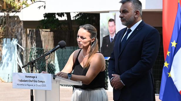 «Réveiller les consciences» : un an après, hommage incisif à Éric Comyn ...