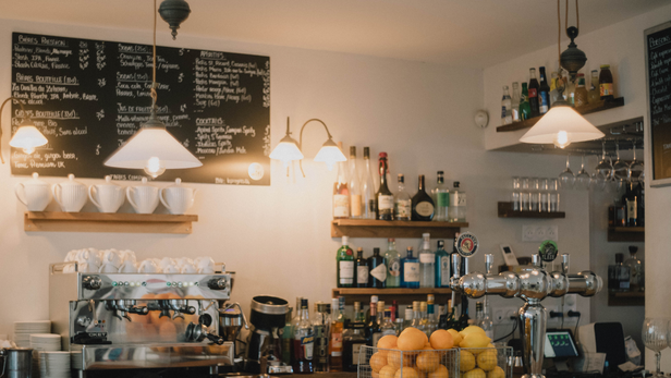 Le Café du Progrès à Ménerbes : la bistronomie à l’heure du terroir