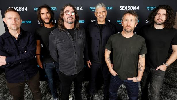Dave Grohl promet aux fans de Foo Fighters « un nouvel album de foutues ...