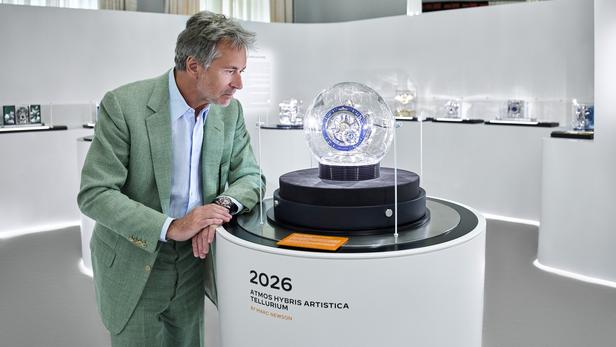 Pour Jaeger-LeCoultre, Marc Newson réinvente l’horloge de voyage