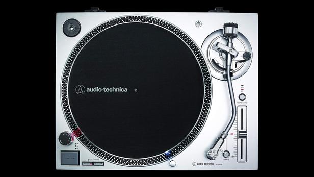 Audio-Technica : cette platine vinyle au look rétro cache bien son jeu ...