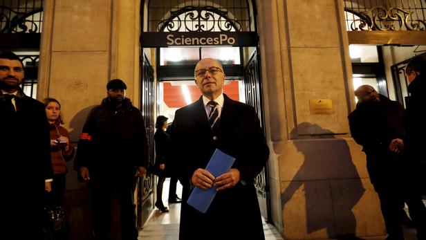 Les vertus de «la sagesse» et de «la constance» : Bernard Cazeneuve ...