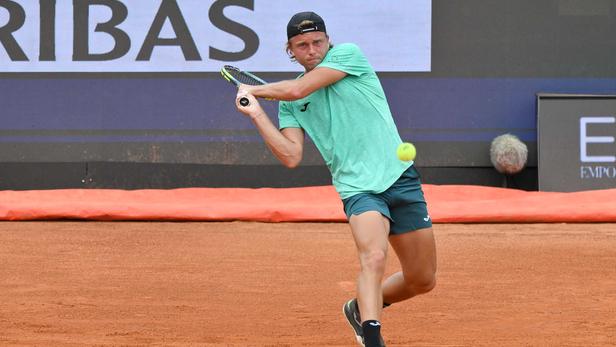 Roland-Garros : en larmes, Muller laisse s’échapper Tsitsipas