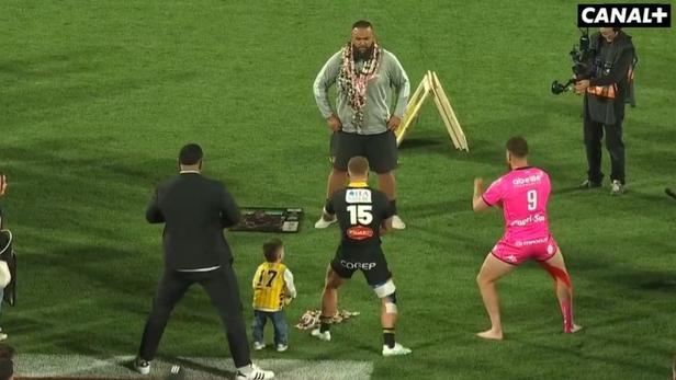 Top 14 : en vidéo, le vibrant haka en hommage à Uini Atonio après La ...