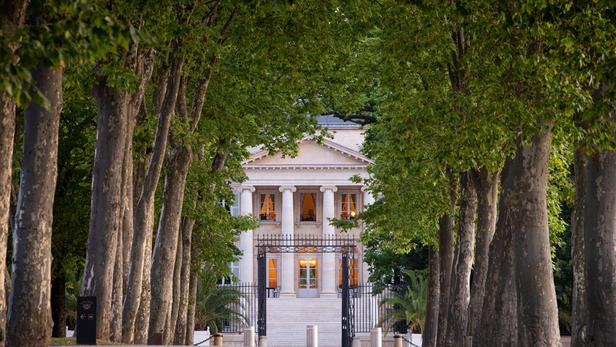 L’équivalent de 16 bouteilles de vin : le mythique château Margaux met ...