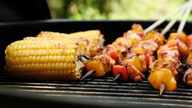 Préparez l’été sans vous ruiner grâce à ce barbecue Weber Cdiscount à ...