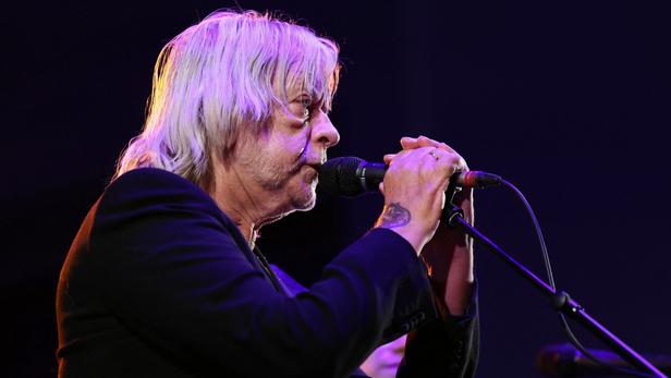 De Renaud à IAM, plus d’un millier d’artistes dénoncent « les menaces ...