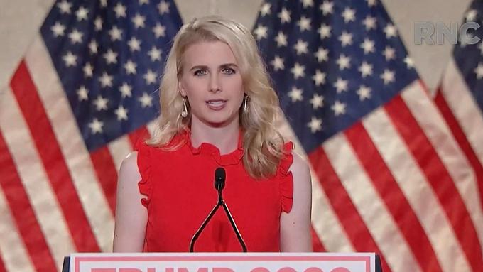 Qui est Natalie Harp, 33 ans, l’assistante de Donald Trump qu’il ...