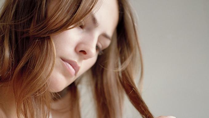 Le boom du diagnostic capillaire, cet examen des cheveux au microscope