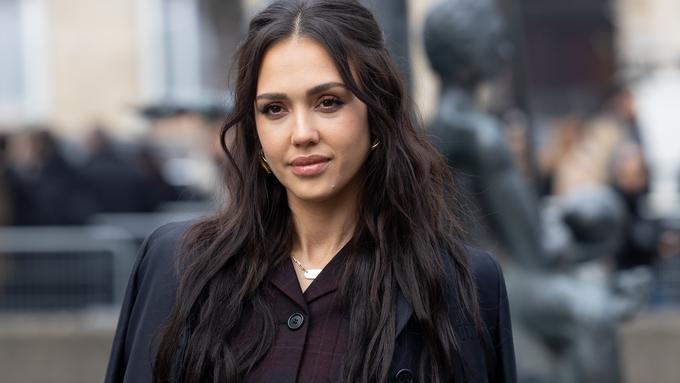 Jessica Alba et sa fille Honor, deux quasi-sosies rayonnants au mariage ...