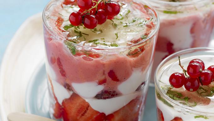 Verrines de fruits rouges au fromage fouetté