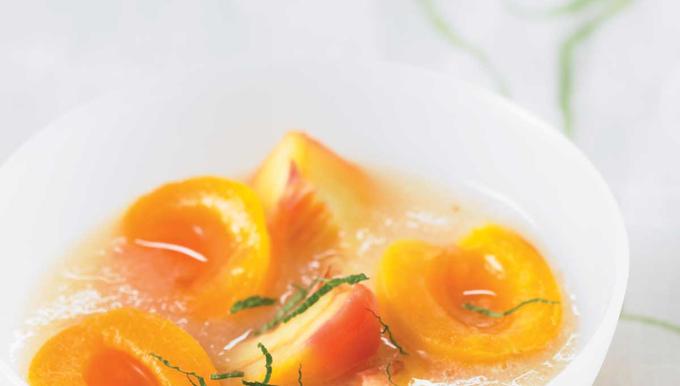 Nage de fruits jaunes parfumés à la menthe