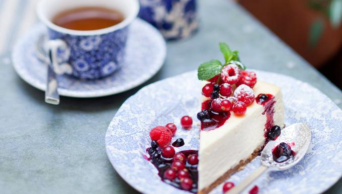 Cheesecake with blueberries