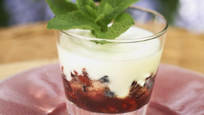Yaourt aux fruits rouges et noirs