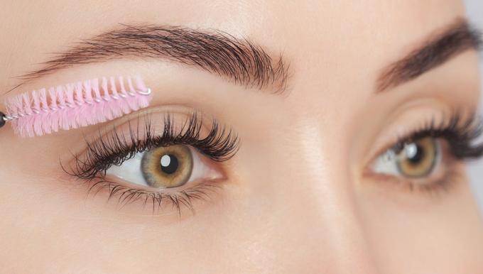 Soins pour la pousse des cils : qu'est-ce qui marche vraiment