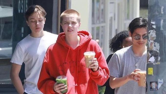 Knox Jolie Pitt, 14 ans et sosie de son père Brad, aperçu avec ses ...