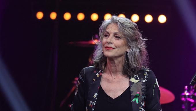 «61 ans et tout son cul» : la photo osée et toute décomplexée de Lio en ...