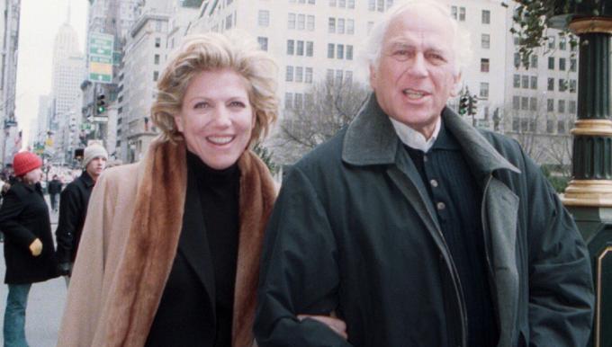 «Ils la détestent tous» : honnie de ses beaux-enfants, la veuve Lady de ...