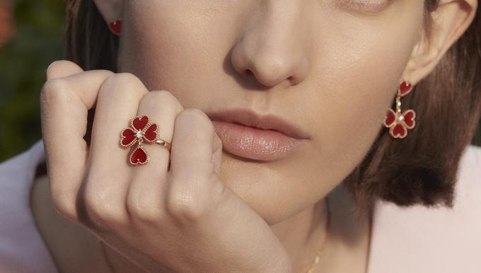 En rouge ou rose : 21 bijoux aux couleurs de la tendresse et de la ...