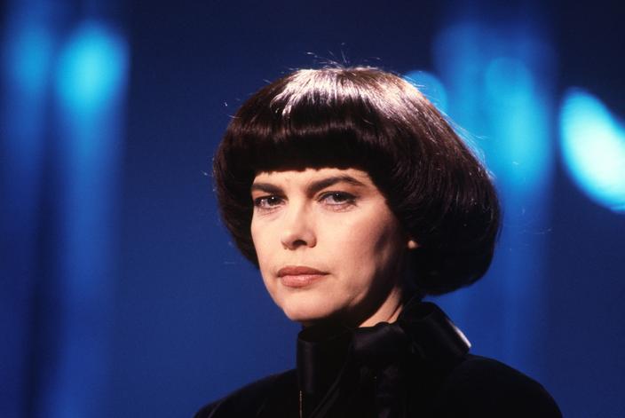 Mireille Mathieu émue aux larmes, Bruce Toussaint ravive une blessure profonde : “Je ne voulais ...