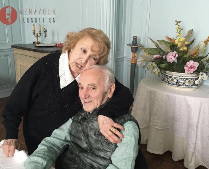 Charles Aznavour : qui sont les femmes qui ont marqué sa vie