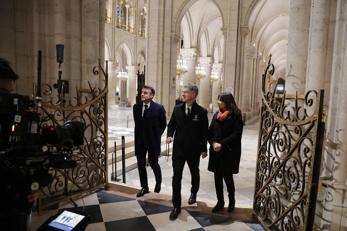 Emmanuel et Brigitte Macron : toutes les photos de leur visite de Notre ...