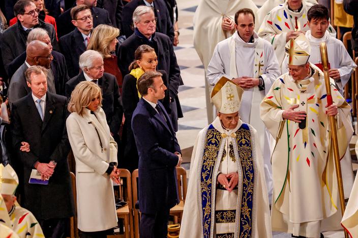 PHOTOS - Messe de Notre-Dame de Paris avec Brigitte et Emmanuel Macron ...