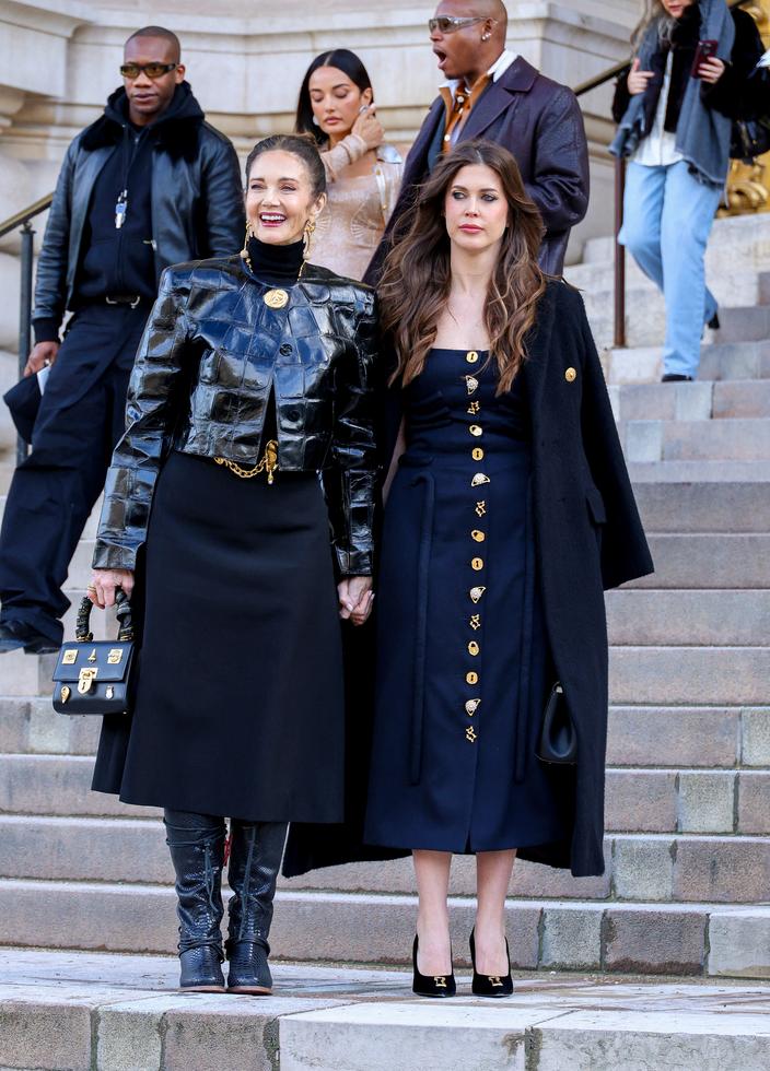 PHOTOS - Carla Bruni, Philippine Leroy-Beaulieu... Schiaparelli lance ...