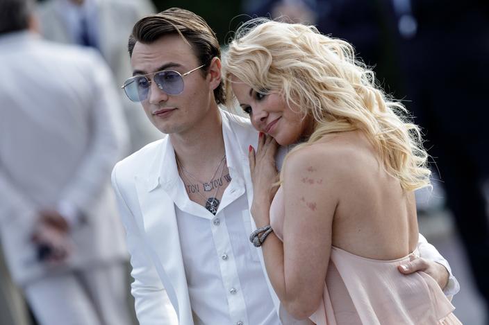 PHOTOS - Pamela Anderson : ses plus belles apparitions avec ses fils ...