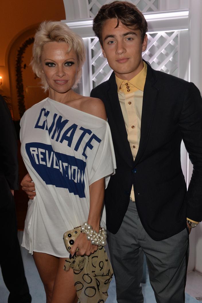 PHOTOS - Pamela Anderson : ses plus belles apparitions avec ses fils ...