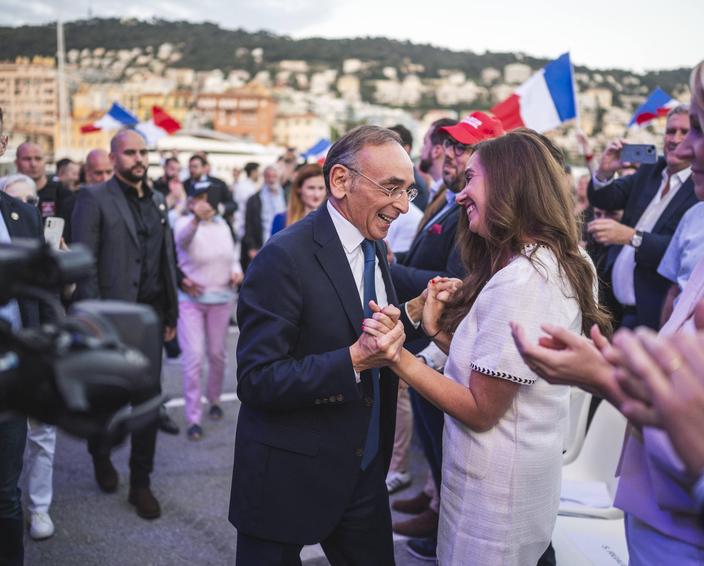 PHOTOS - Éric Zemmour et Sarah Knafo complices : ces gestes tendres ...
