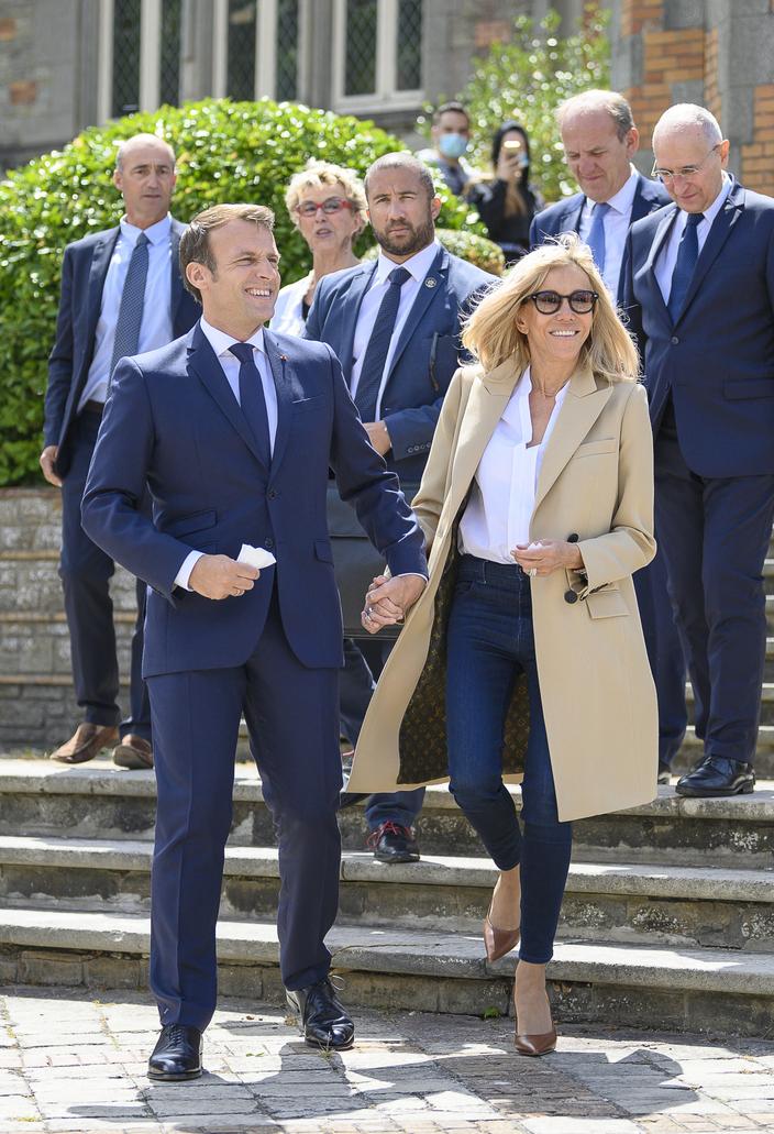 PHOTOS - Brigitte Macron en jean et baskets : ses plus beaux looks ...