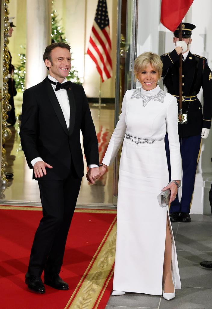 PHOTOS - Brigitte Macron : ses plus belles robes de soirée au fil des ans
