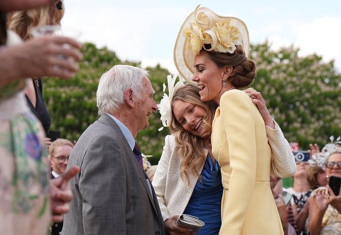 PHOTOS - Kate Middleton et William rayonnent à la garden party de ...