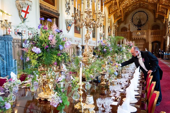 PHOTOS - Brigitte et Emmanuel Macron à la table des têtes couronnées ...