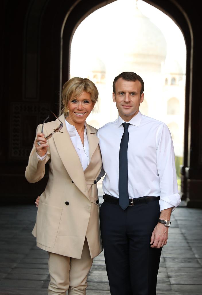 FASHION STORY - Brigitte Macron dans son tailleur beige Louis Vuitton ...