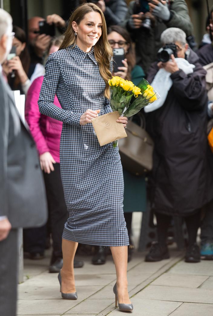 Kate Middleton revisite son look Harvard lors d’une rencontre avec des ...